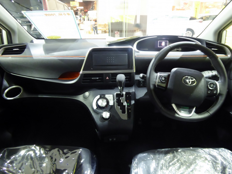 Toyota Sienta technical specifications and fuel economy